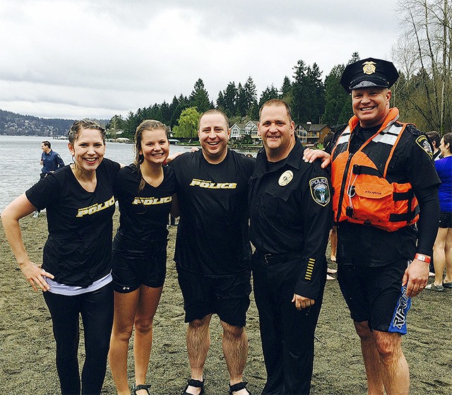Snoqualmie Police take the plunge for Special Olympics | Snoqualmie ...