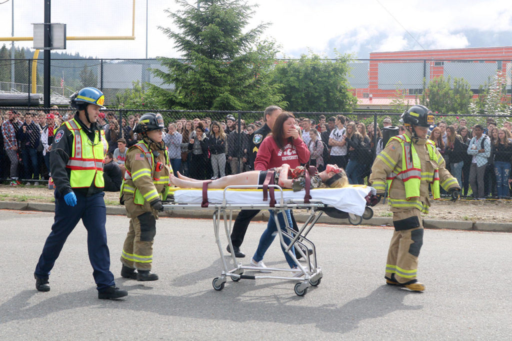Mock car crash educates Mount Si students on impacts of drunk driving ...
