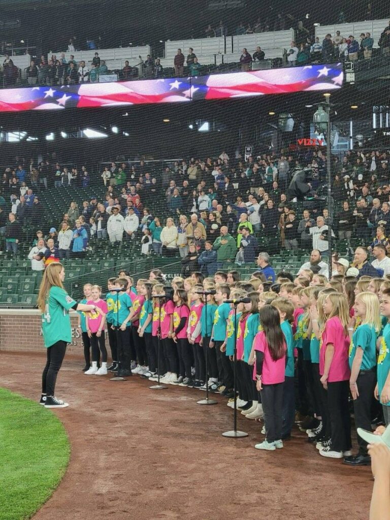 Fall City Elementary choir performs at Mariners game | Snoqualmie ...